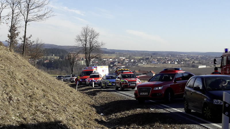 Einsatz | Schwerer Verkehrsunfall auf B22 - FFW Erbendorf